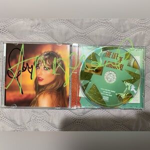 Taylor Swift | Media | Taylor Swift The Life Of A Showgirl Signed Cd ...